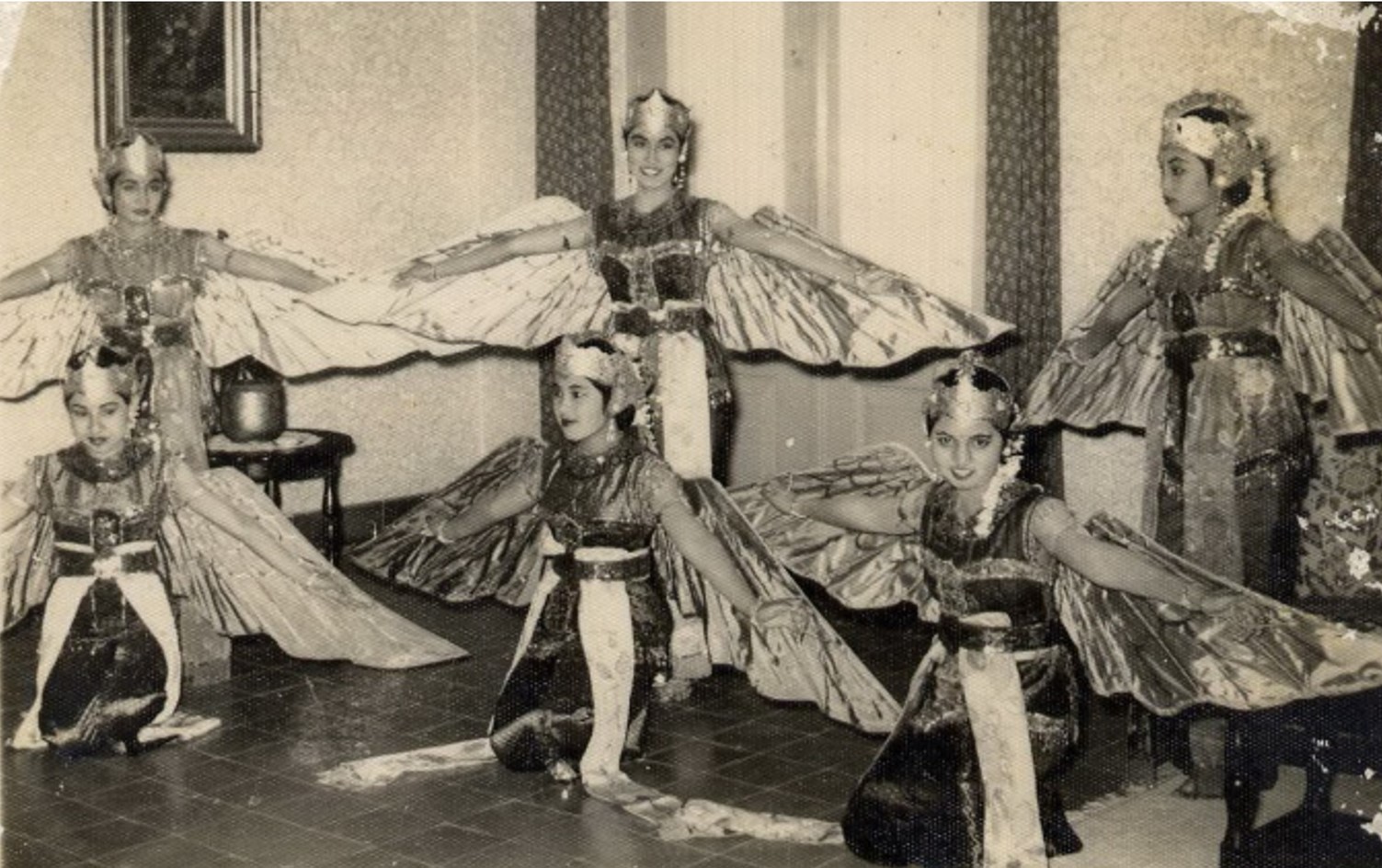 Tumbuh Kembang Tari Klasik Sunda - Irawati Durban